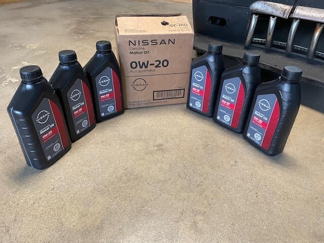 Genuine Nissan Motor Oil 0w-20