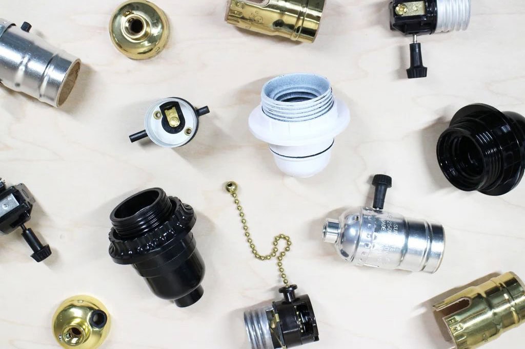 How To Remove Light Bulb Stuck In Socket